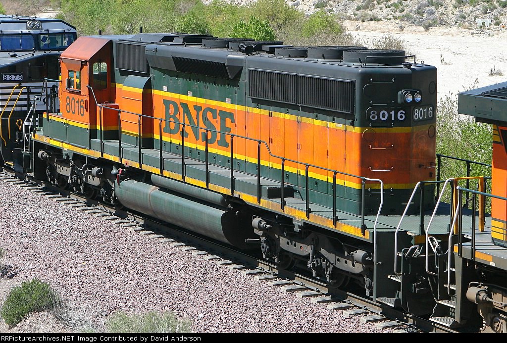 BNSF 8016